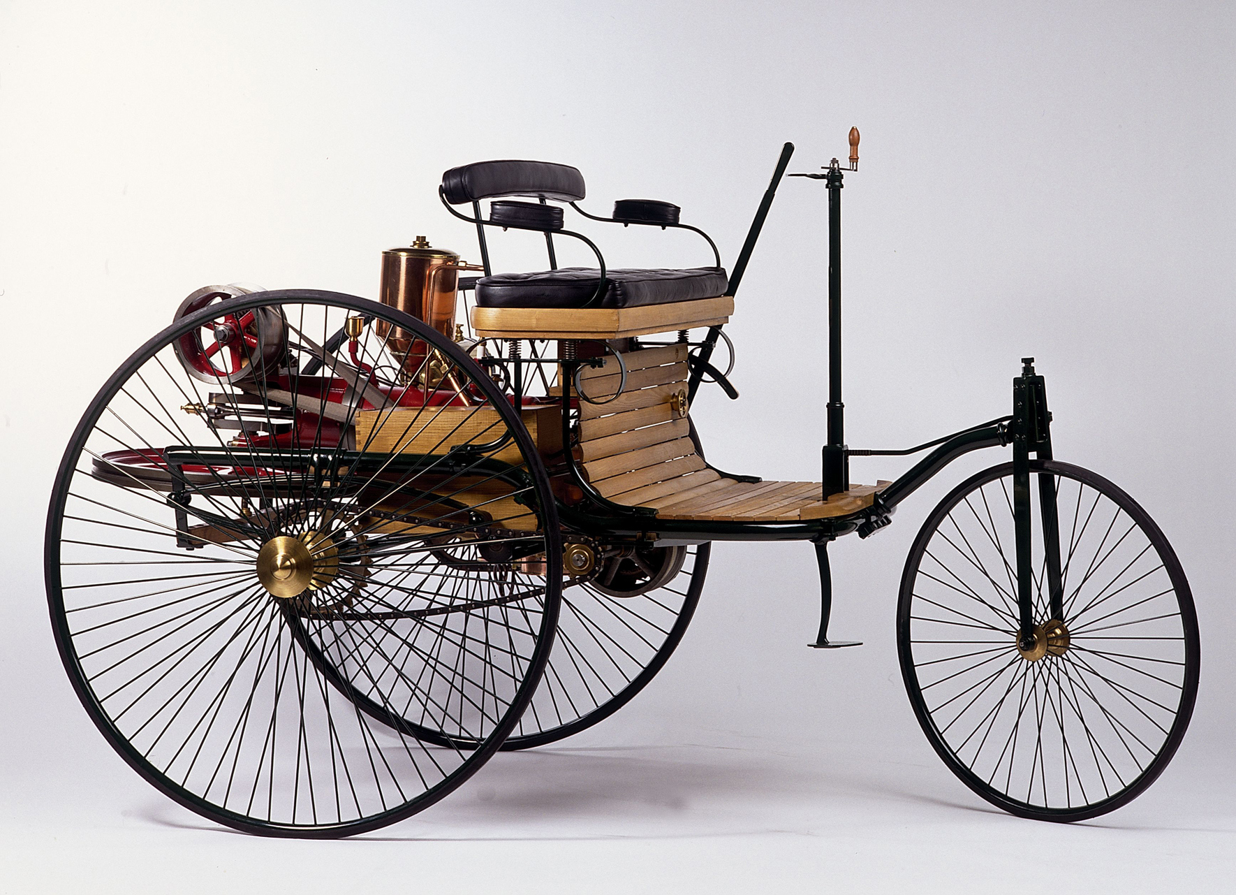 139 años del primer automóvil: el Invento que puso al mundo en ...